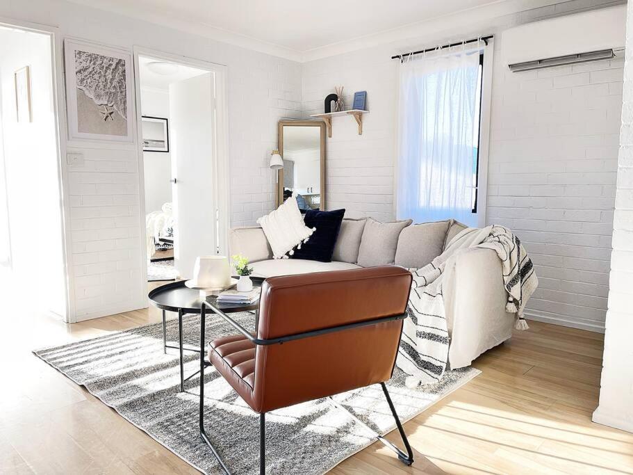 The Shoreline - Absolute Beachfront 2BR Batehaven, Batehaven (updated ...