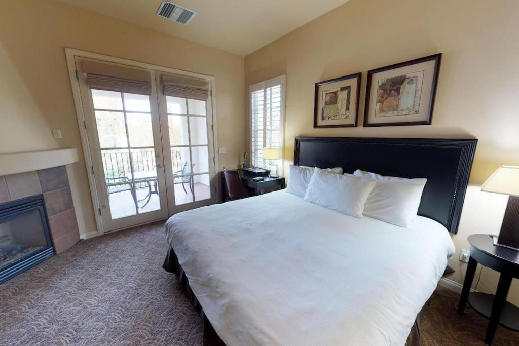 LV003 Upstairs LV Studio with a Fountain View, La Quinta (updated ...