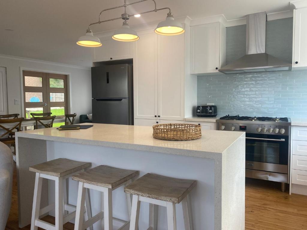 Inlet Tides, Inverloch (updated prices 2025)