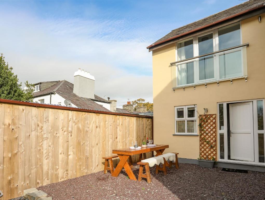 Maenan, Criccieth (updated prices 2025)