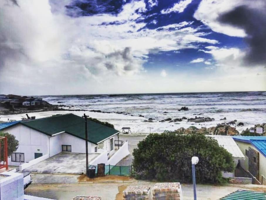 Apt on Beach front, Modern 2BR Solar, 50m to beach, Strandfontein ...