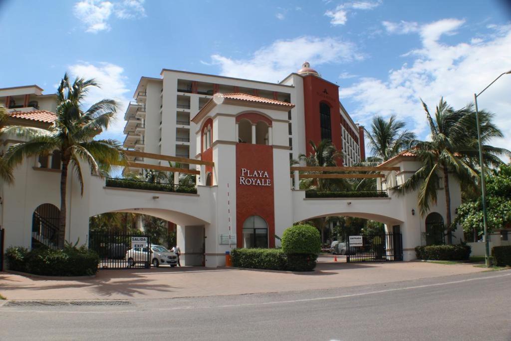 2 Bed 2 Bath, plus one den at Playa Royale Condo 3508, Free WIFI, Nuevo ...