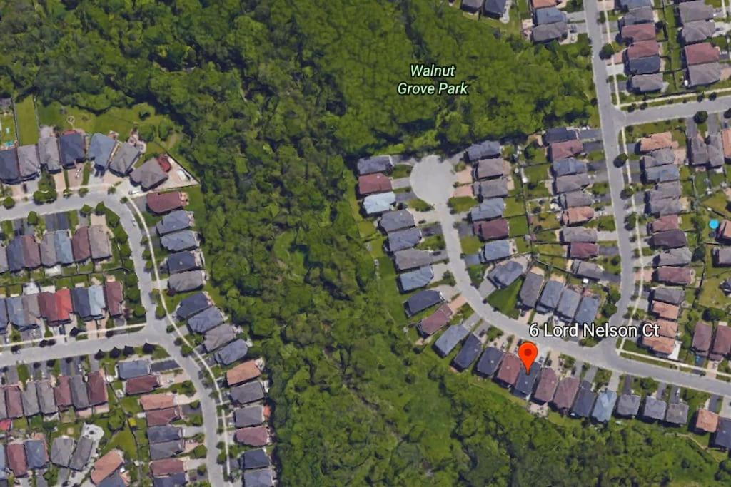 Walkout Ravine, Cottage Feeling Basement - 마크험