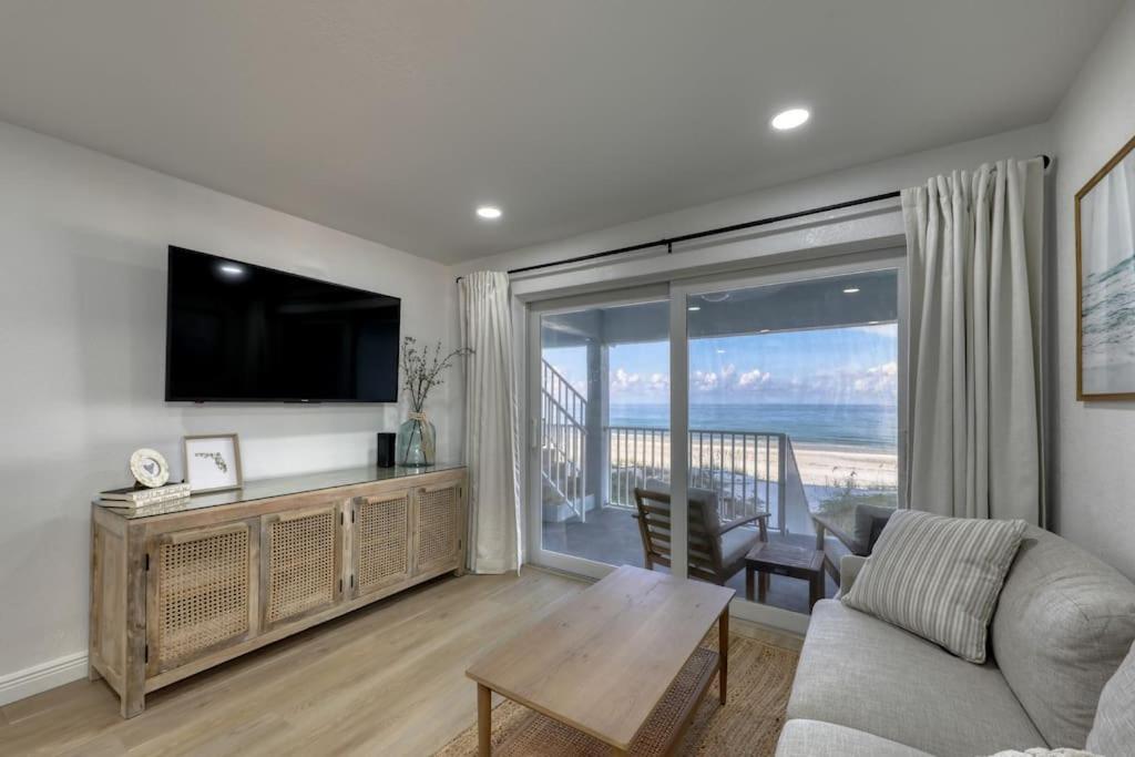 Beautiful Beachfront Retreat, Clearwater Beach (updated prices 2025)