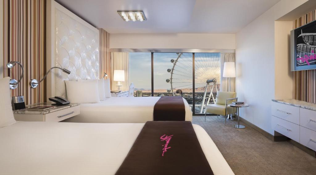 Flamingo Go Deluxe Room Tub