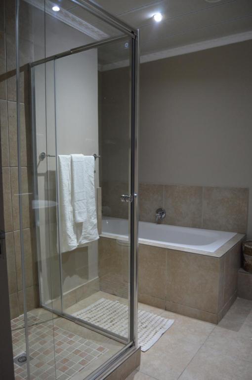 Accommodation Front - Deluxe 6 Sleeper with Rooftop Pool, Durban ...