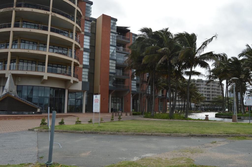 Accommodation Front - Deluxe 6 Sleeper with Rooftop Pool, Durban ...