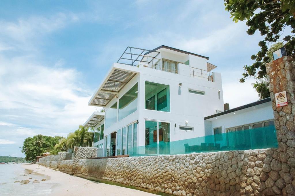 Luxury Beachfront Pool Villa by abodé‎ hospitality, Ban Saiyuan (1 ...