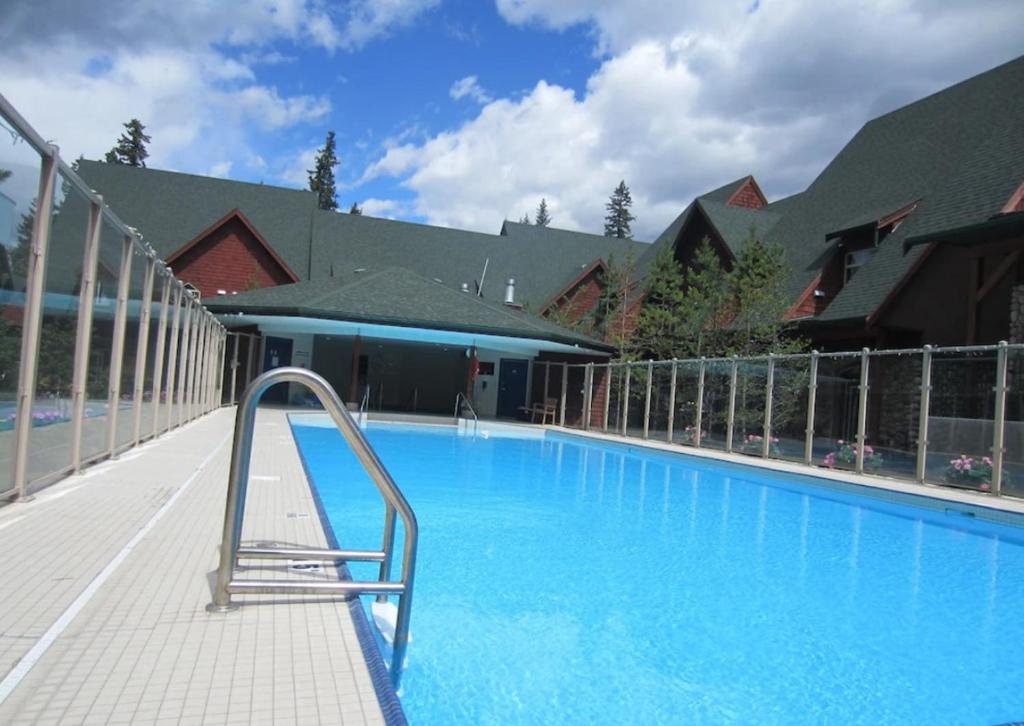 Relaxing Mountain Getaway At Mystic Springs - Canmore