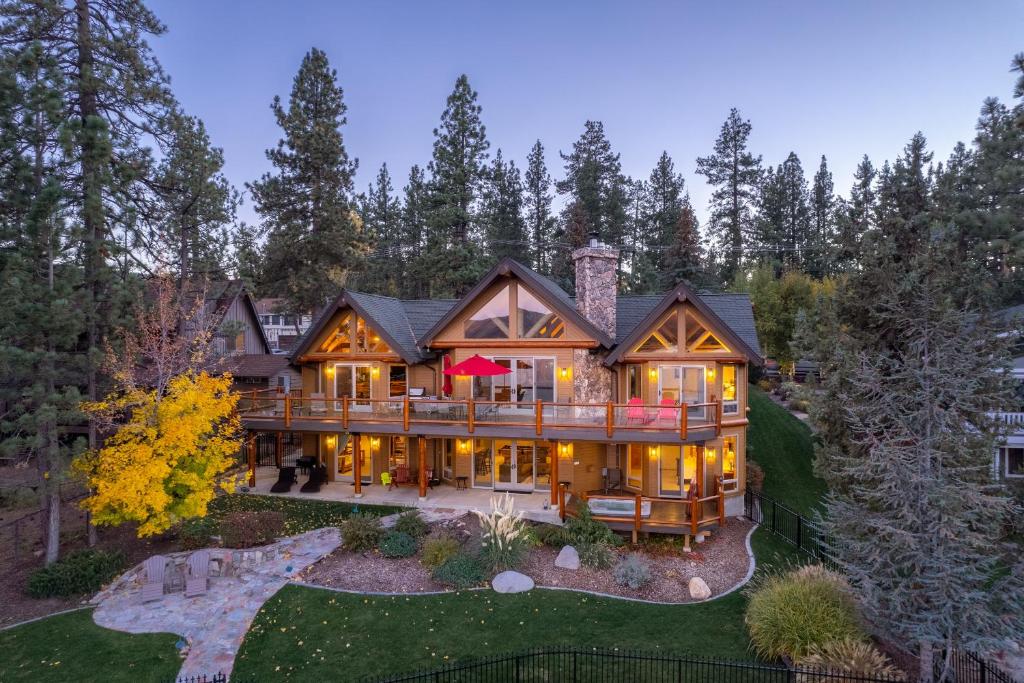 Lakeside Serenity, Stunning Lakefront Home W/ Magical Mountain And Lake Views. Spa. Pool Table & Bbq - Big Bear Lake, CA