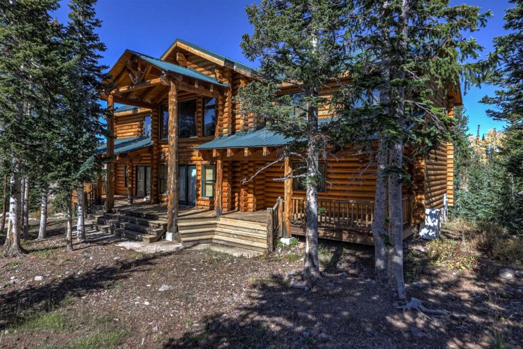 The Getaway Log Cabin, Brian Head (updated prices 2025)