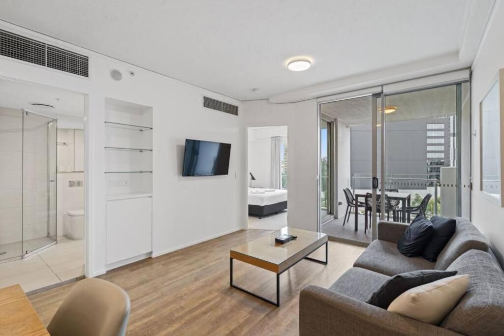 Lovely 2- Bedroom Rental Unit with Free Parking, Brisbane (updated ...