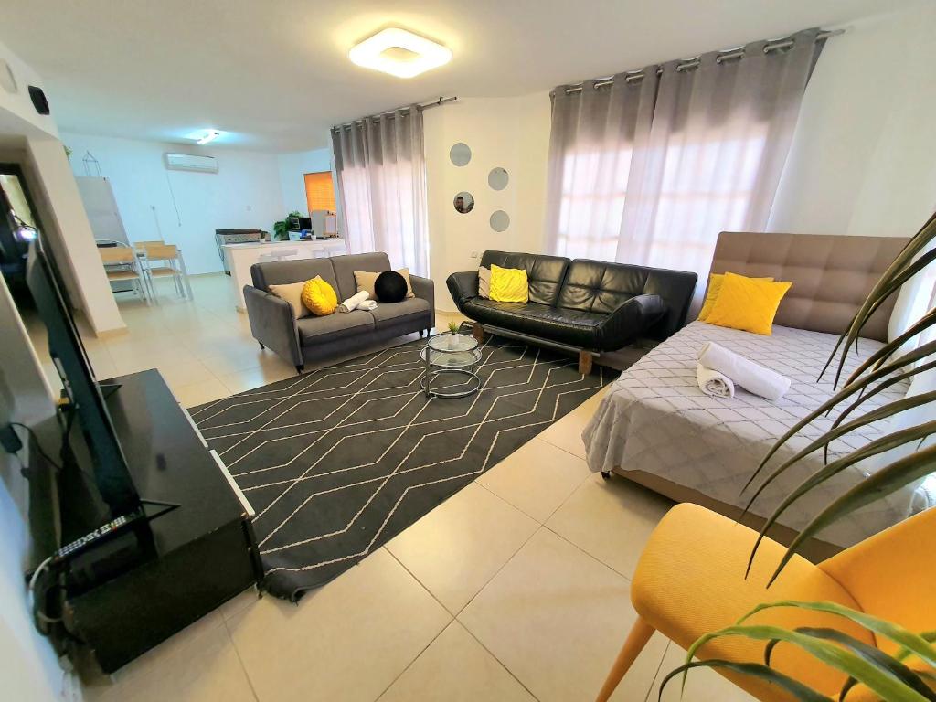 Barak Royal suites 20 Garden jacuzzi - ג'קוזי בחצר, Eilat (updated ...