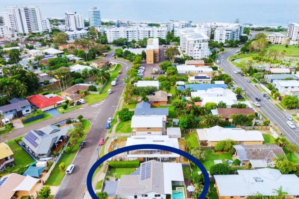 Walk to Beach, Swim in Pool Self Contained Home sleeping 7, Alexandra ...