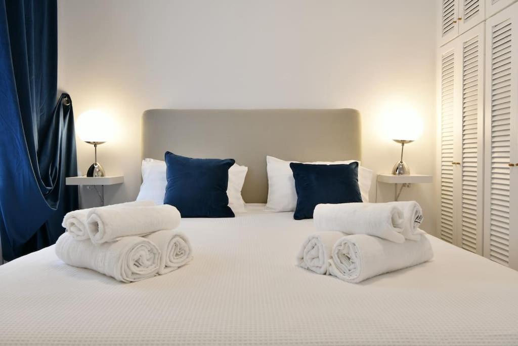 Bright, minimalist flat in Plaka- near Acropolis, Atenas (preços ...