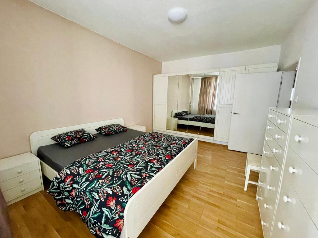 2-BDR Flat Near the Mall, Spacious & Cozy by Flat Mаnager, Sofia (updated prices 2026)