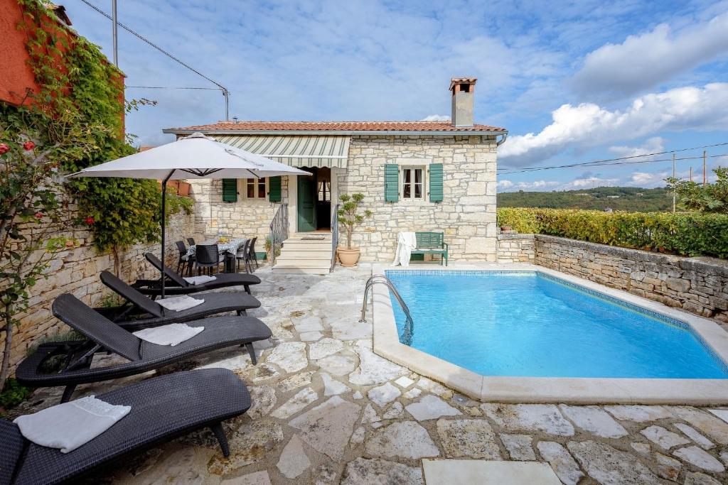 Family friendly house with a swimming pool Tinjan, Central Istria ...