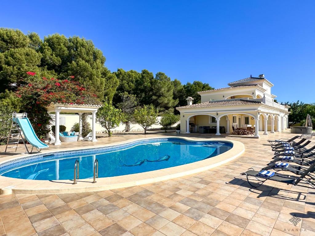 A018 - Gran villa con vistas al mar en Moraira, Teulada (prețuri ...