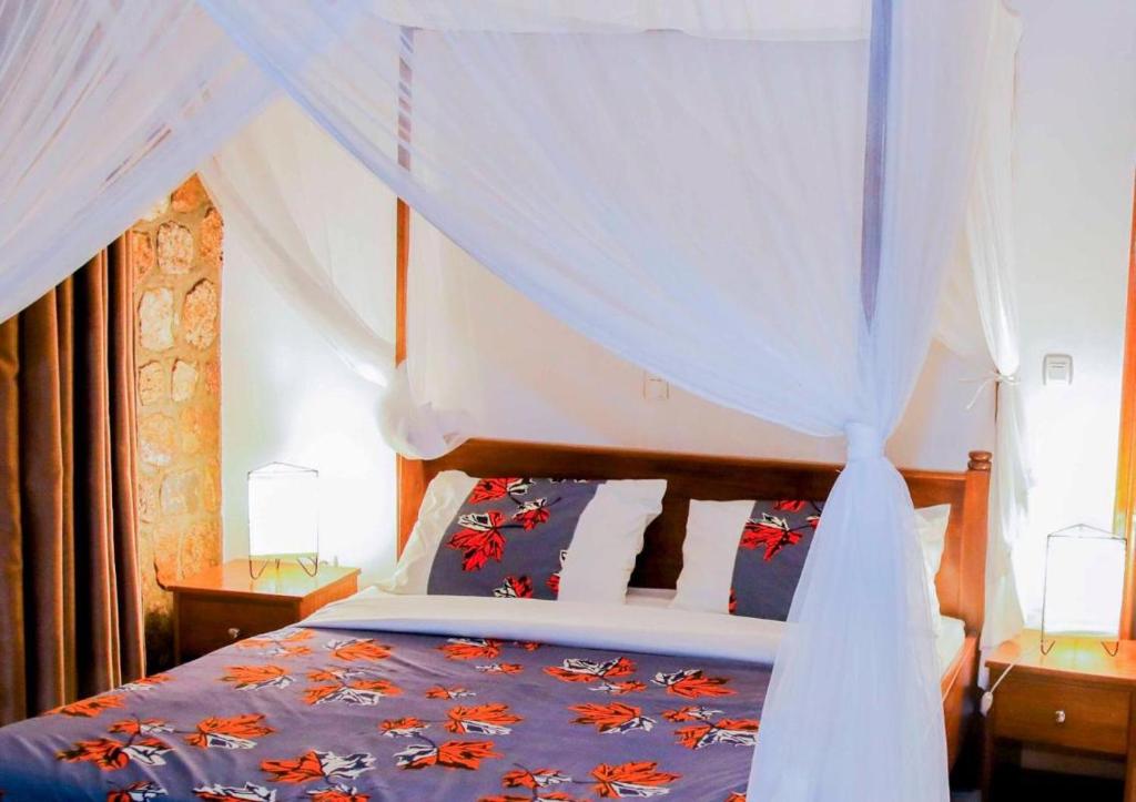 Room in BB - Kay Sun Hotel which offer different services (Ruanda ...