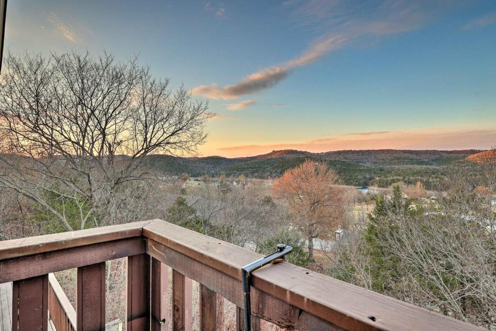 Holiday Island Escape with Panoramic Lake Views, Holiday Island ...