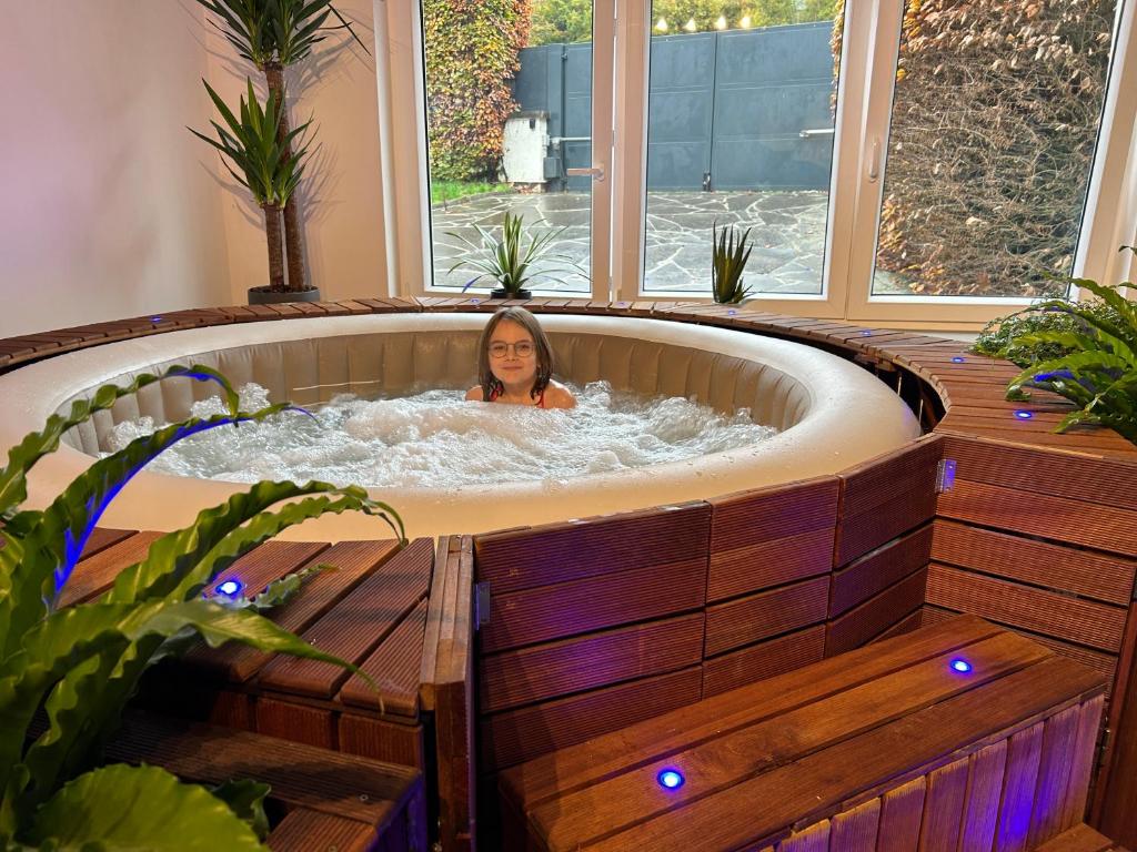 Ваканционна къща Maison en pleine nature avec Jacuzzi (Белгия Sint-Genesius-Rode) - Booking.com