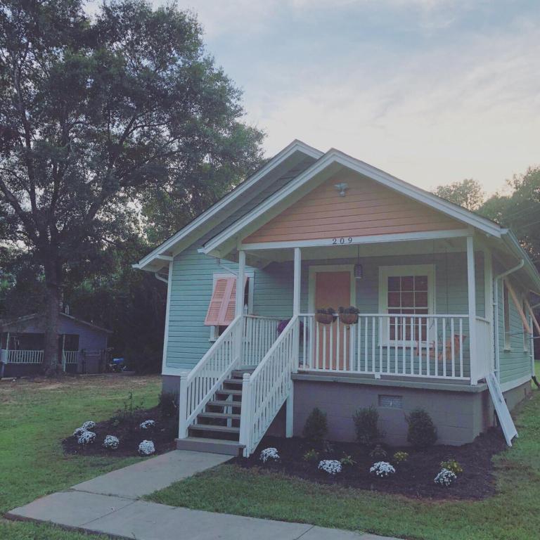 Clemson Memorabilia House Frank Howard III Home, Clemson (updated ...