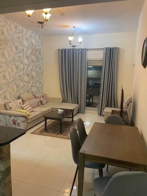 Appartement Beautiful 1 bedroom studio with big balcony (VAE Dubai ...