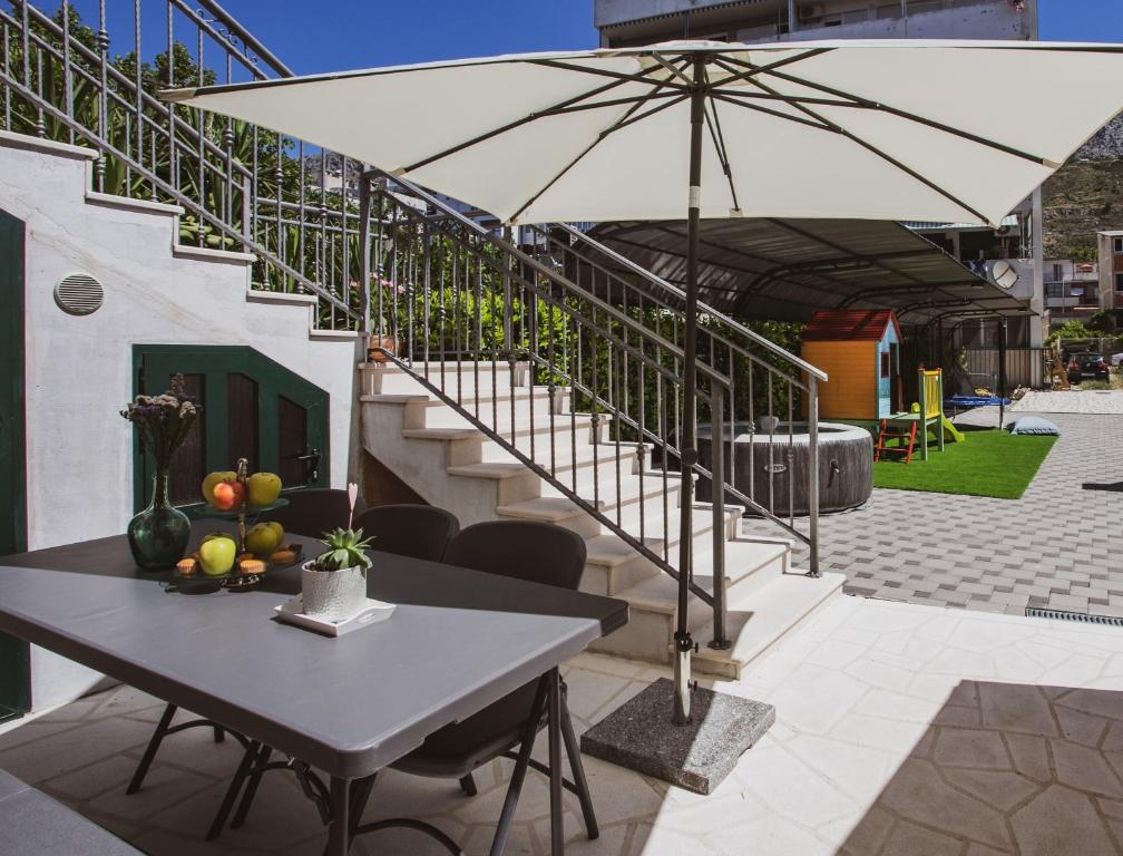 A2 - luxury apt w terrace gym jacuzzi & sauna, Dugi Rat (precios ...