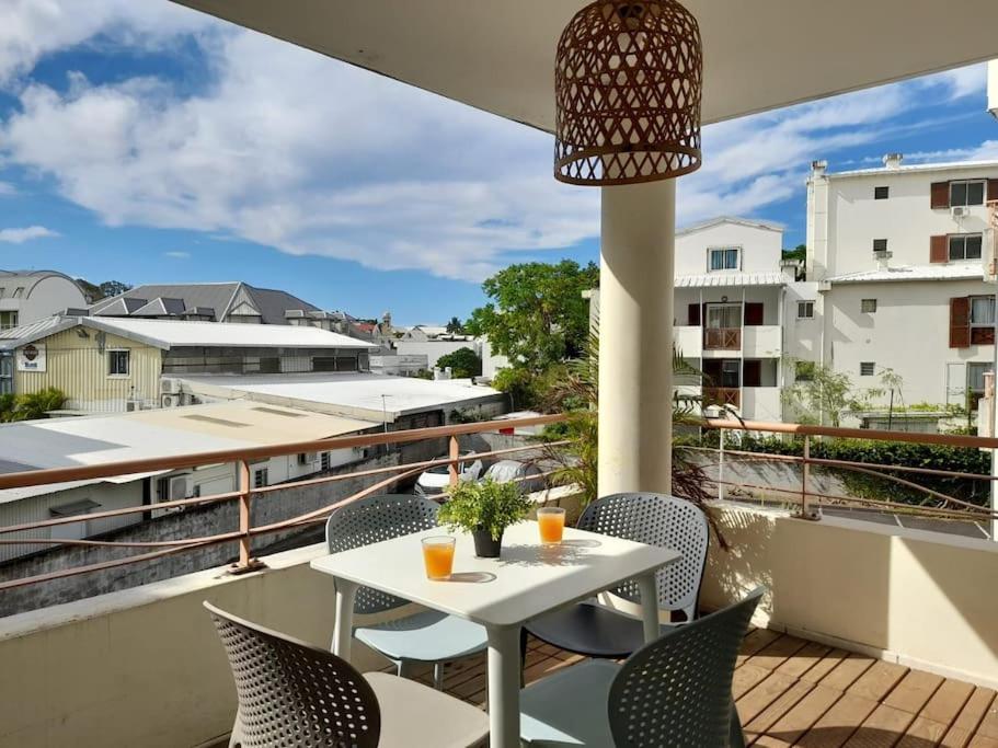 LE CITADIN - St Denis centre ** studio avec belle terrasse **, Saint ...