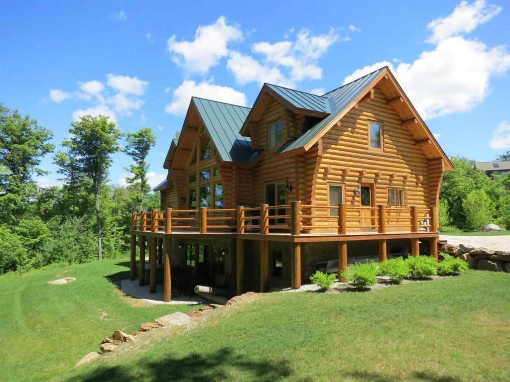 Enjoy this stunning Log home with open floor plan and tons of natural ...