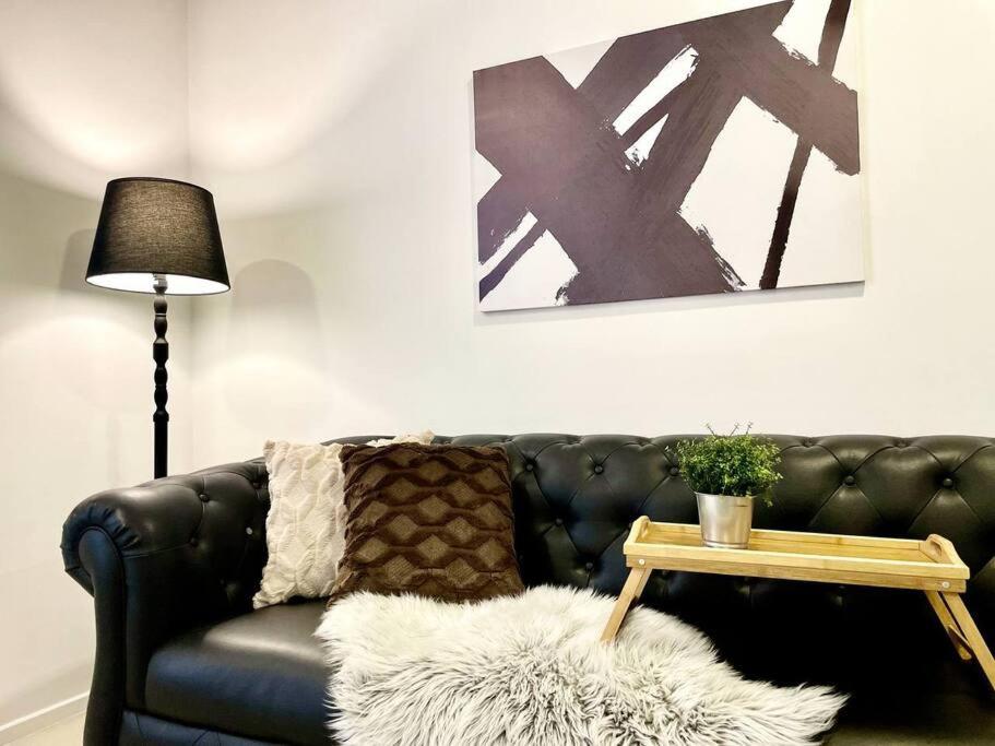 Arcoris Mont Kiara 1-5pax Netflix Modern، كوالالمبور (أسعار محدثة لعام ...