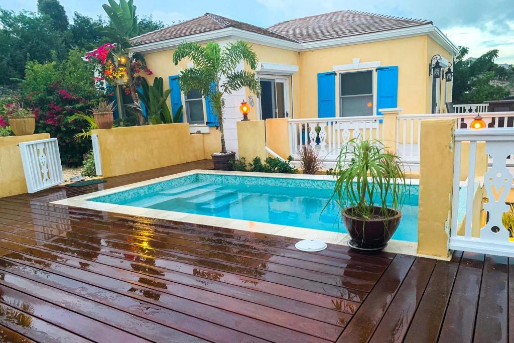 Chalk Sound Cottage with Pool Kayak and Paddleboard, Providenciales ...