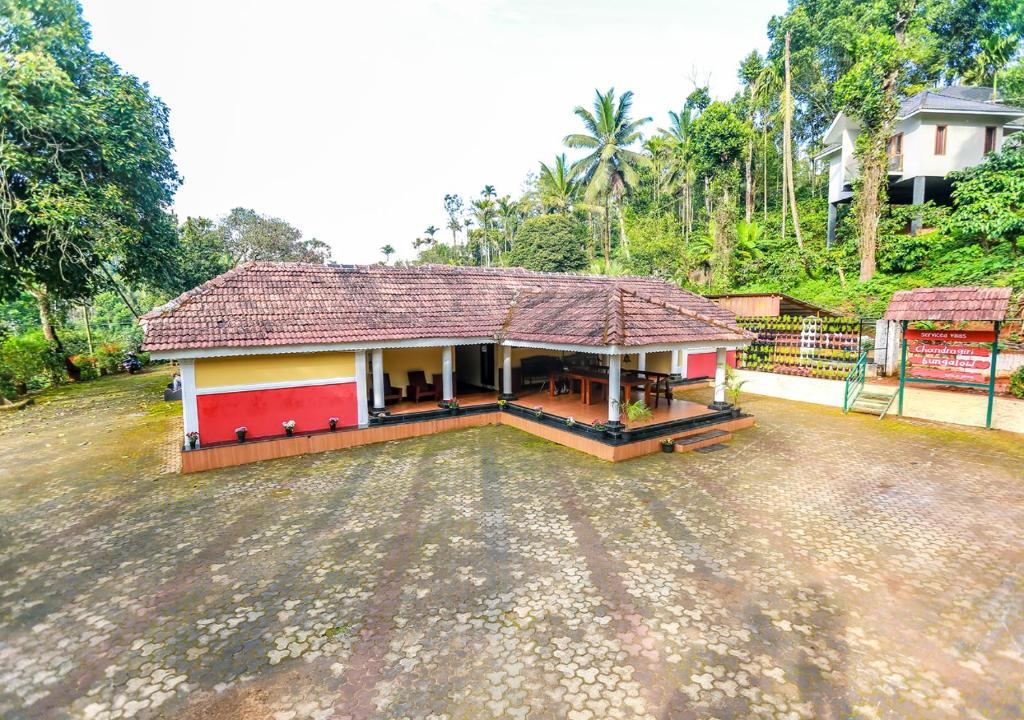 Chandragiri Wayanad Traditional Bungalow by VOYE HOMES, Vaduvanchal ...