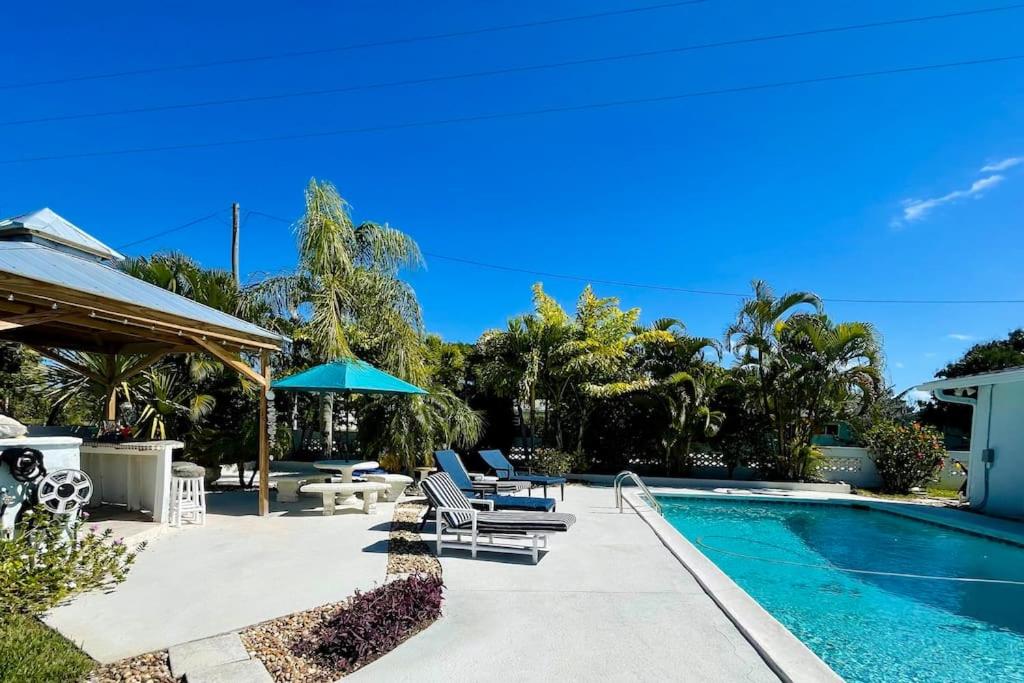 4 3 home- heated pool w tiki bar steps to beach, Cocoa Beach ...