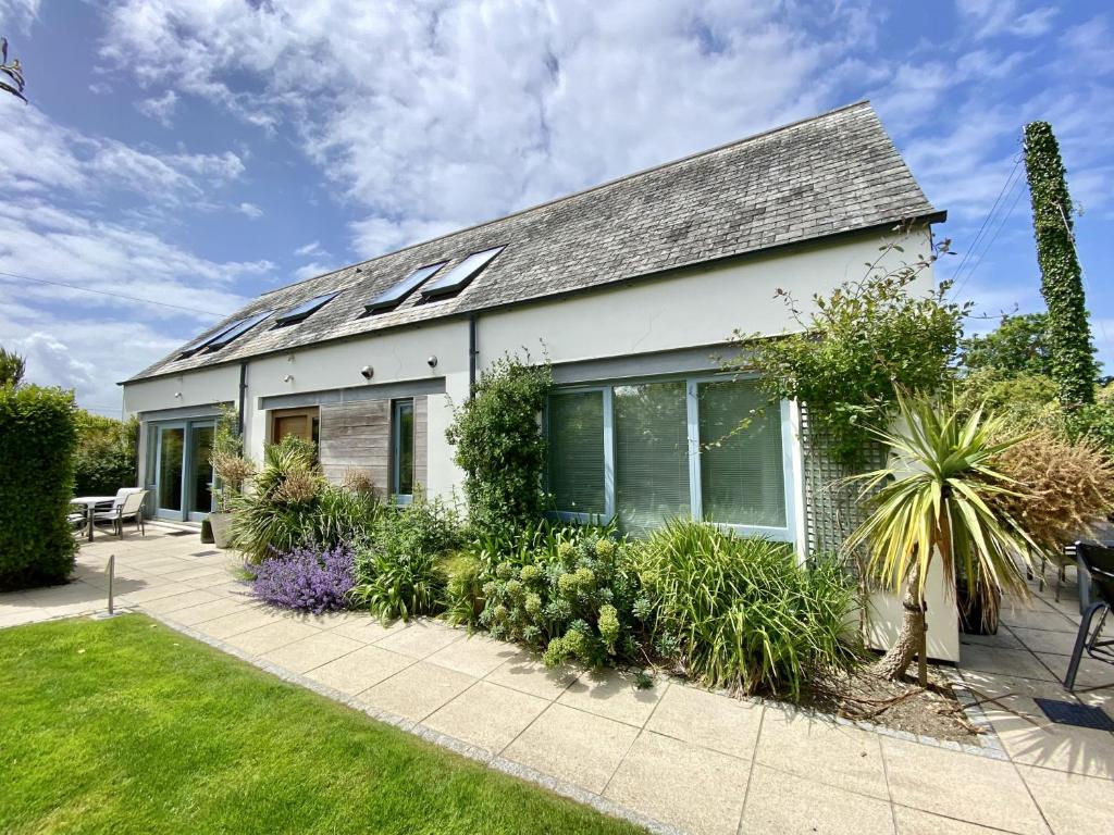 The Studio, St. Issey (updated prices 2026)