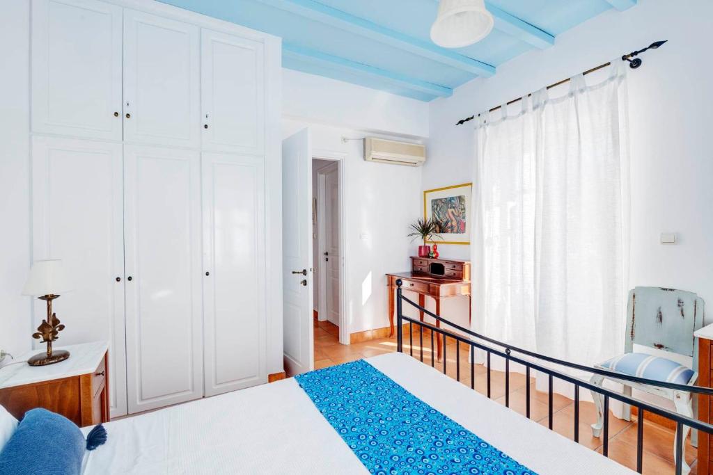 Cycladic Aura - Traditional Holiday Cottage, Finikas (updated prices 2025)