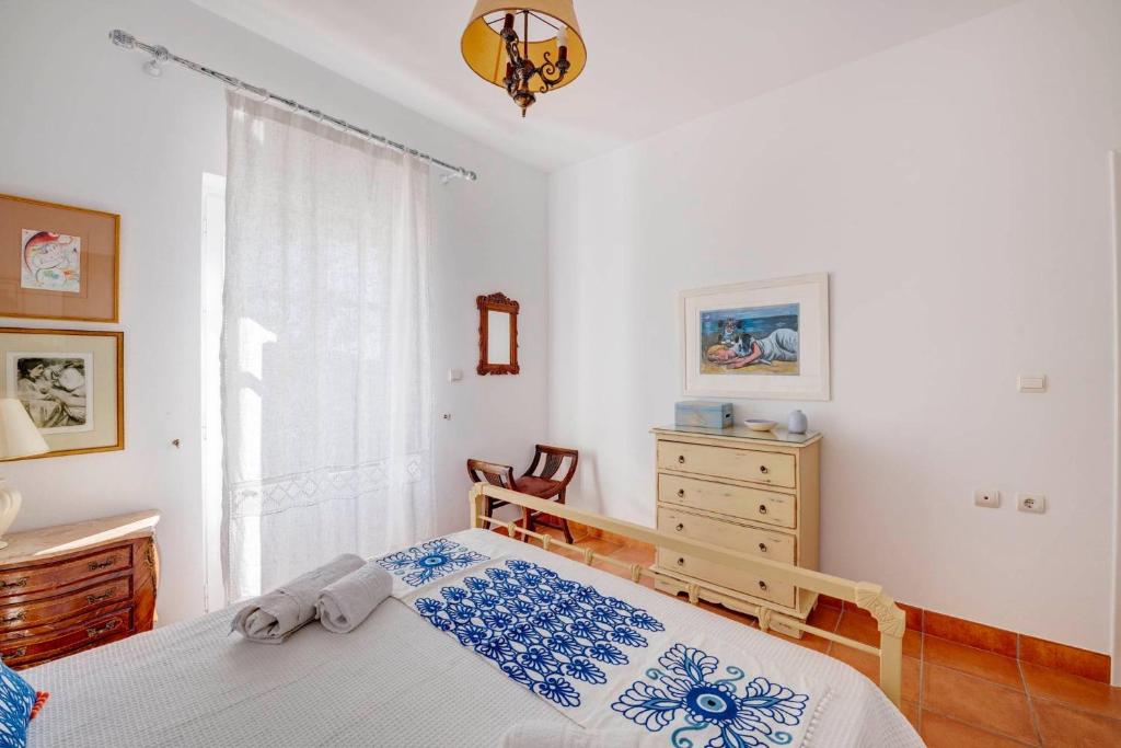 Cycladic Aura - Traditional Holiday Cottage, Finikas (updated prices 2025)