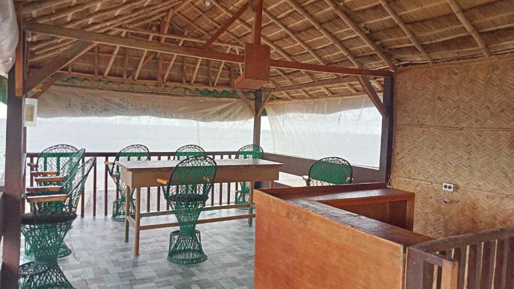 Mope Beach Resort, San Narciso (updated prices 2025)