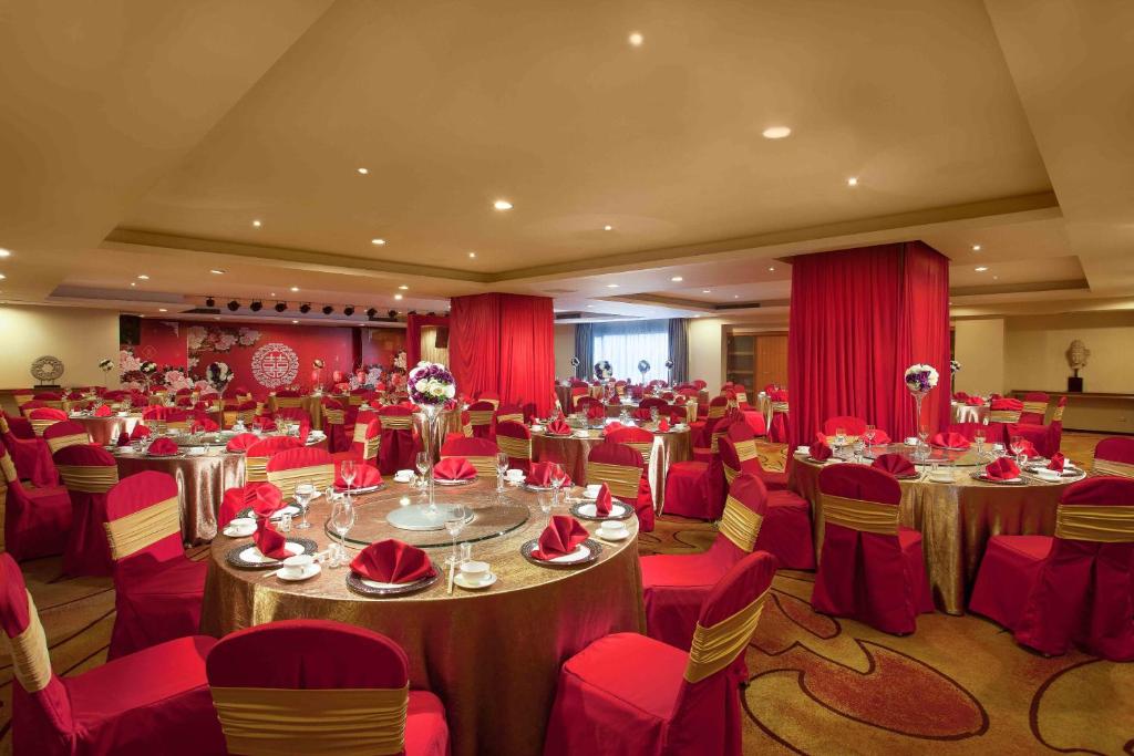 Xi'an Dajing Castle Hotel Bell Tower & YONGNING Gate, Xi'an (updated ...