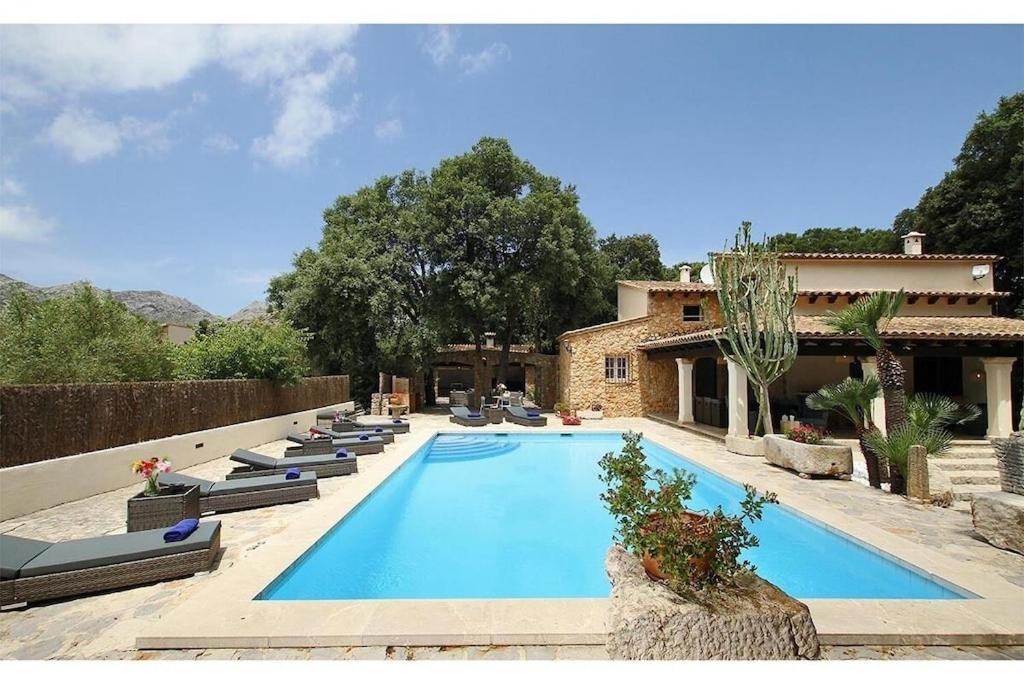 Spectacular newly renovated villa in Pollensa by Renthousing, El Port ...