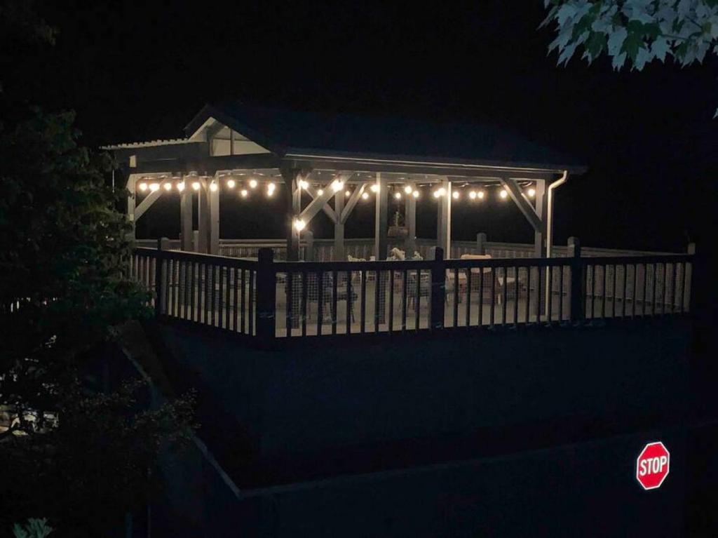 Bills Bungalow on Lake Burton with Top Dock and Patio, Clayton (updated ...