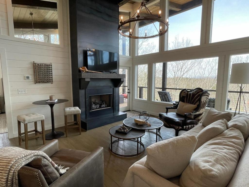 Chestnut Ridge - Modern Cabin with Spectacular Views, Blue Ridge ...