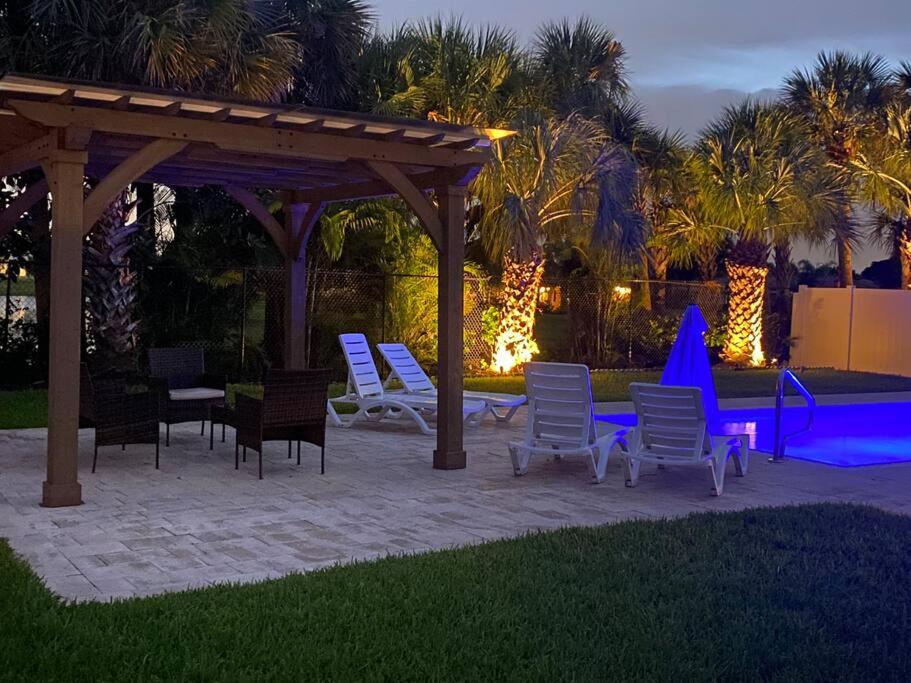 Heated Pool, BBQ Area and Nice View Backyard, Deerfield Beach (preços ...