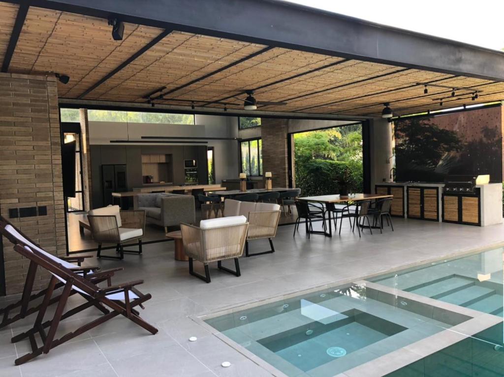 Villa de Lujo con Piscina, Jacuzzi, Turco y BBQ, Pereira (updated ...