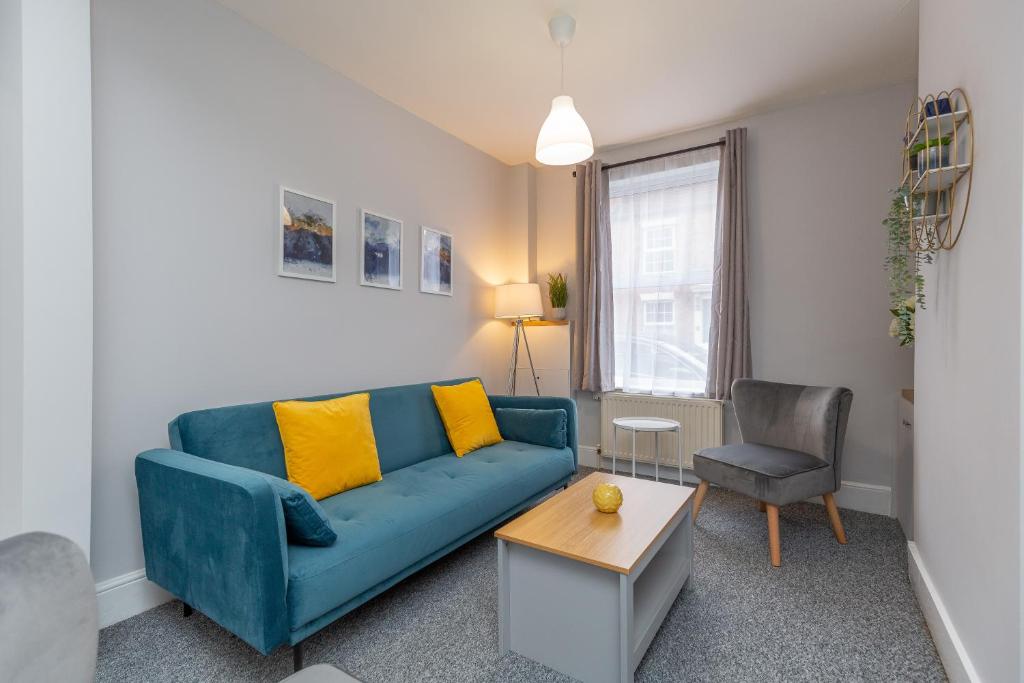 NN1 - Northampton 2 Bedroom House Near Train Station & Town Centre for ...