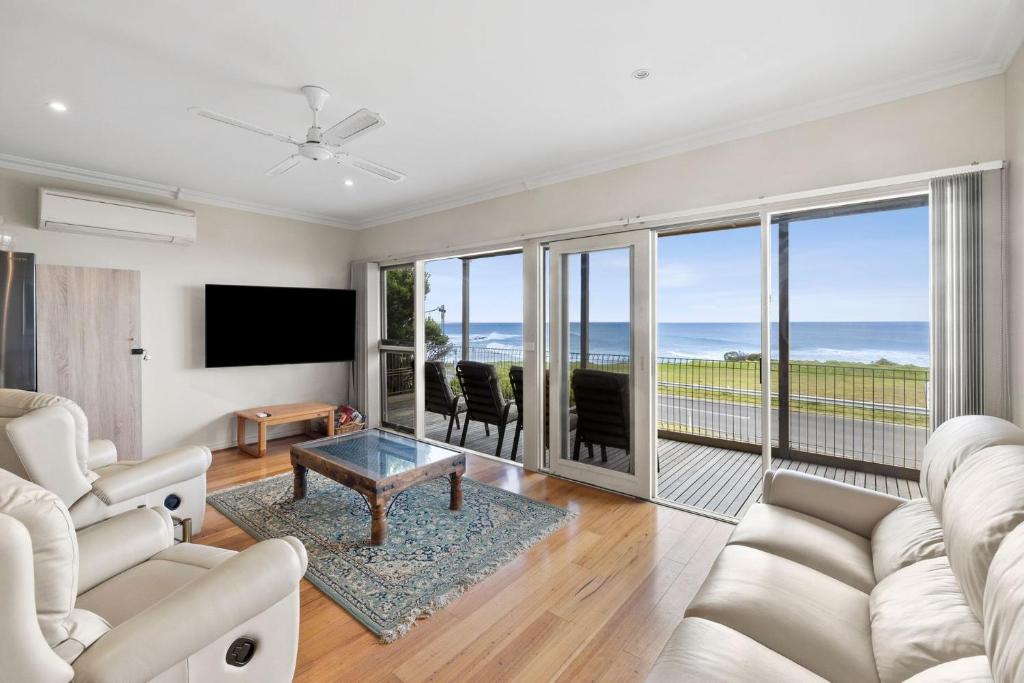Shelly Beach House - BYO Linen, Lorne (updated prices 2026)