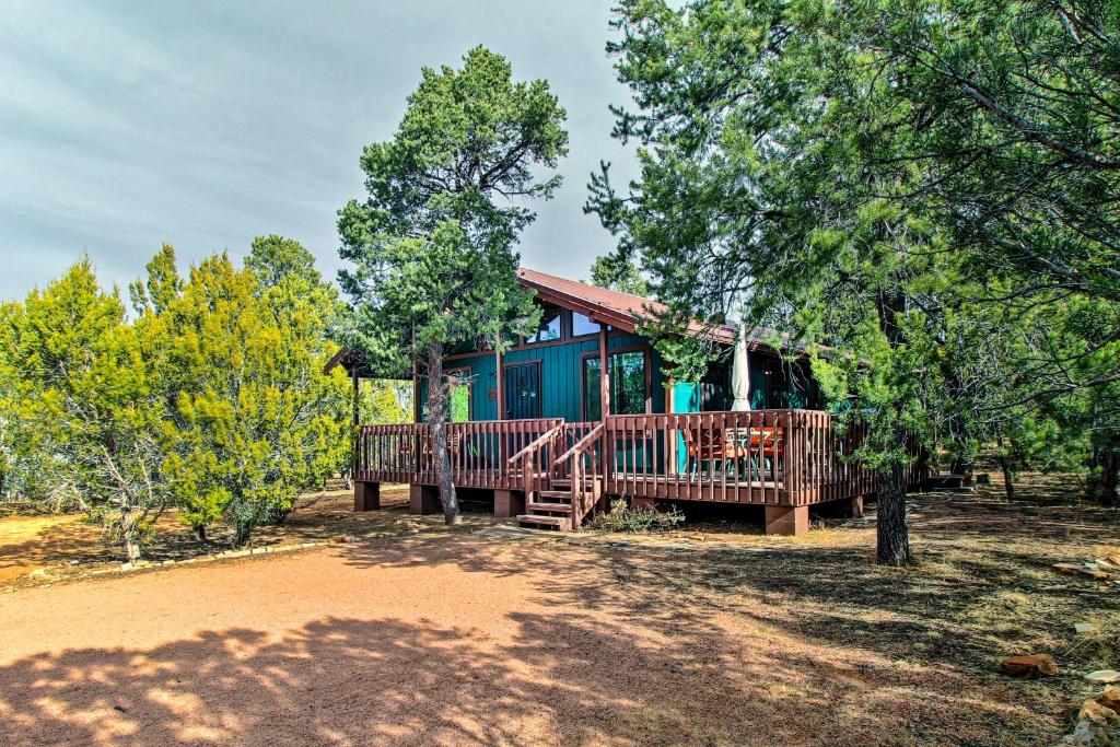Near Hiking Modern Heber-Overgaard Cabin with Deck, Heber (updated ...