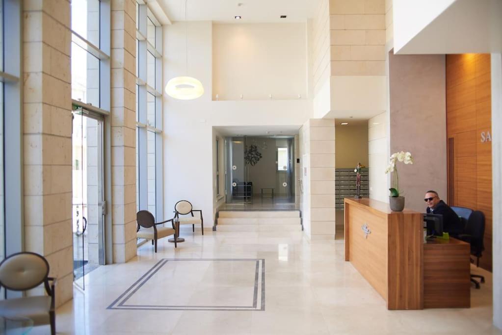 Jerusalem Saidoff Apt 3BDR//Pool//Gym//parking, Jerusalém (preços ...