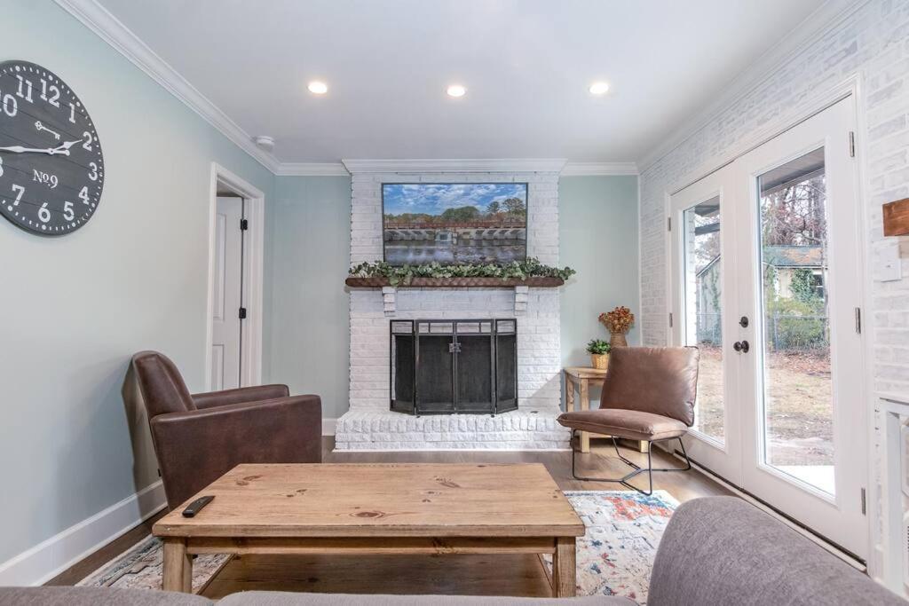 The Azalea House - modern ranch with king beds in central PTC ...