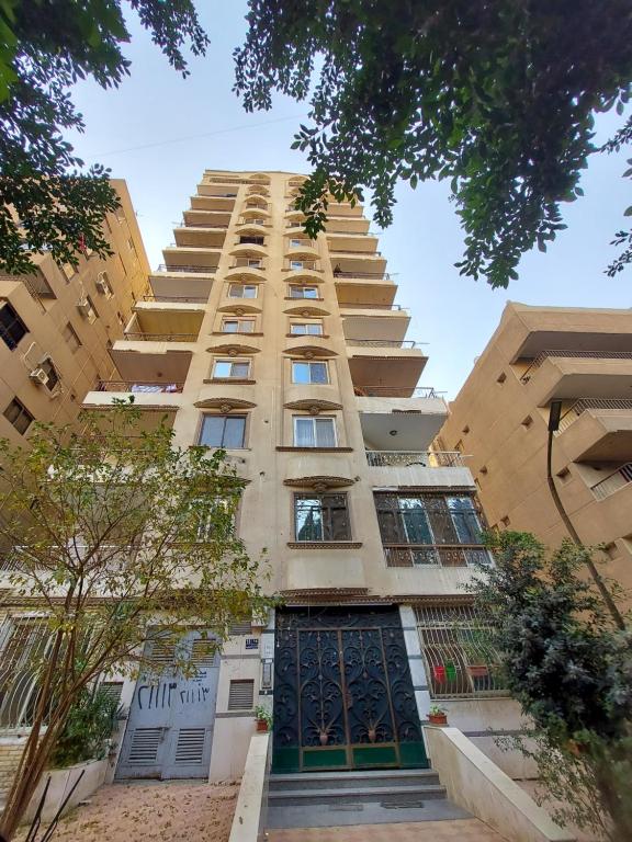 Al Moayad Apartment Near to Genina Mall, Abbas Al Akkad - SuiteTrails